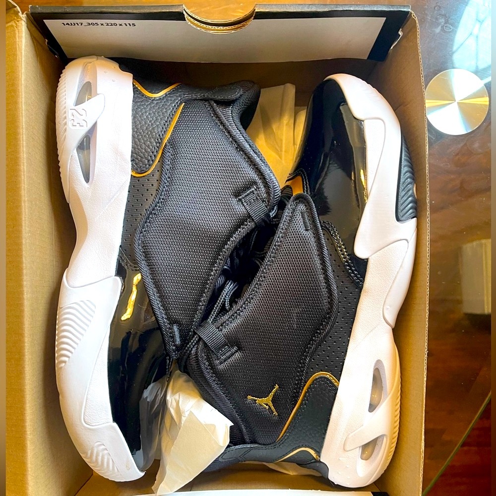 Euc Jordan Flight Max Aura Woman Size 8 1/2 Boys Size… - Gem